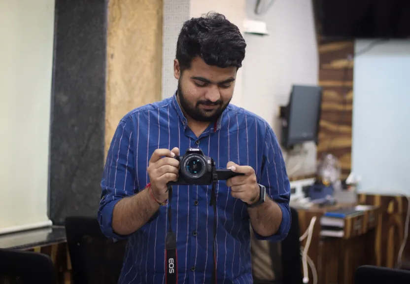 A man taking a picture of... | Video by ShabbyKookaburra8